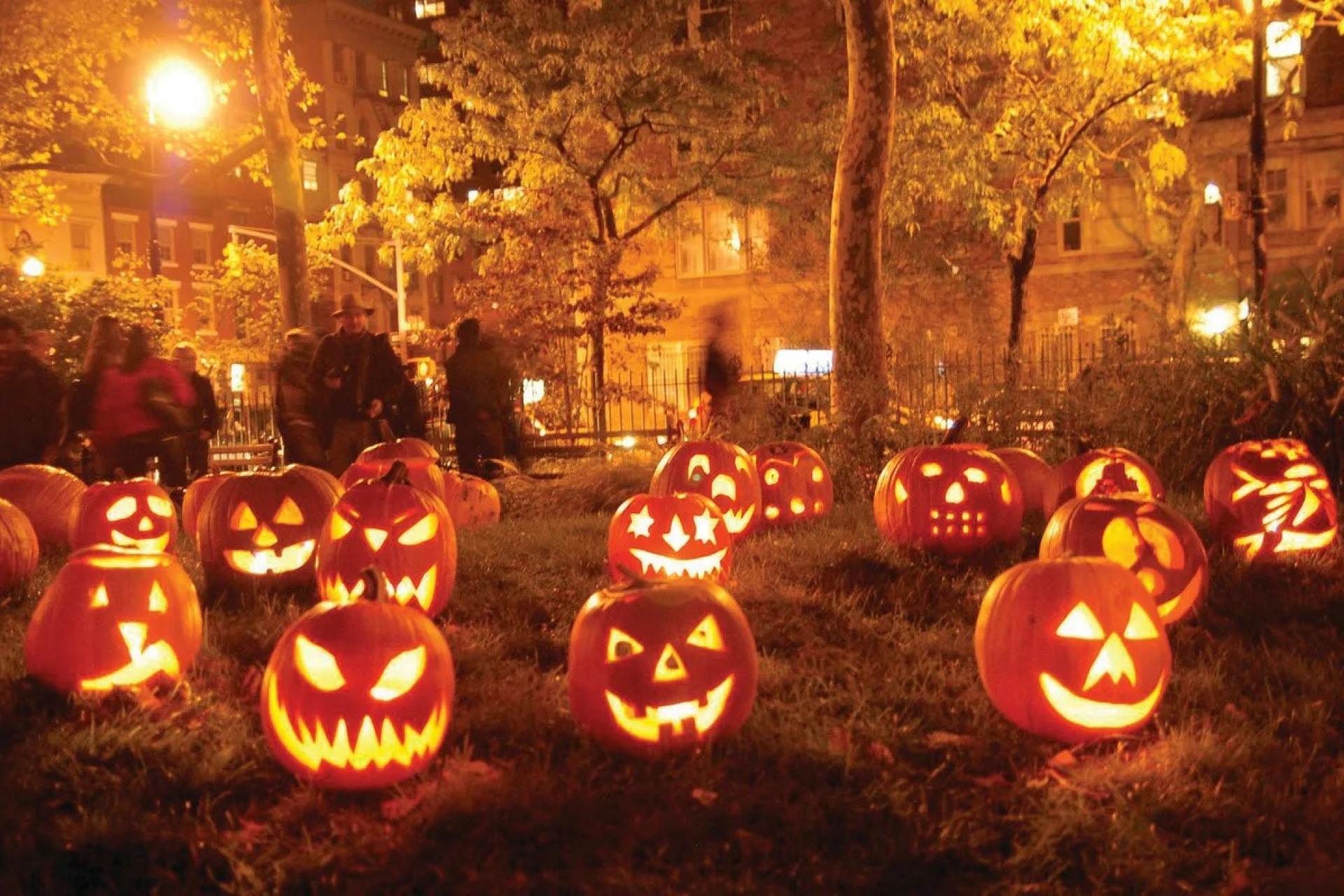 Halloween Walk | WWF