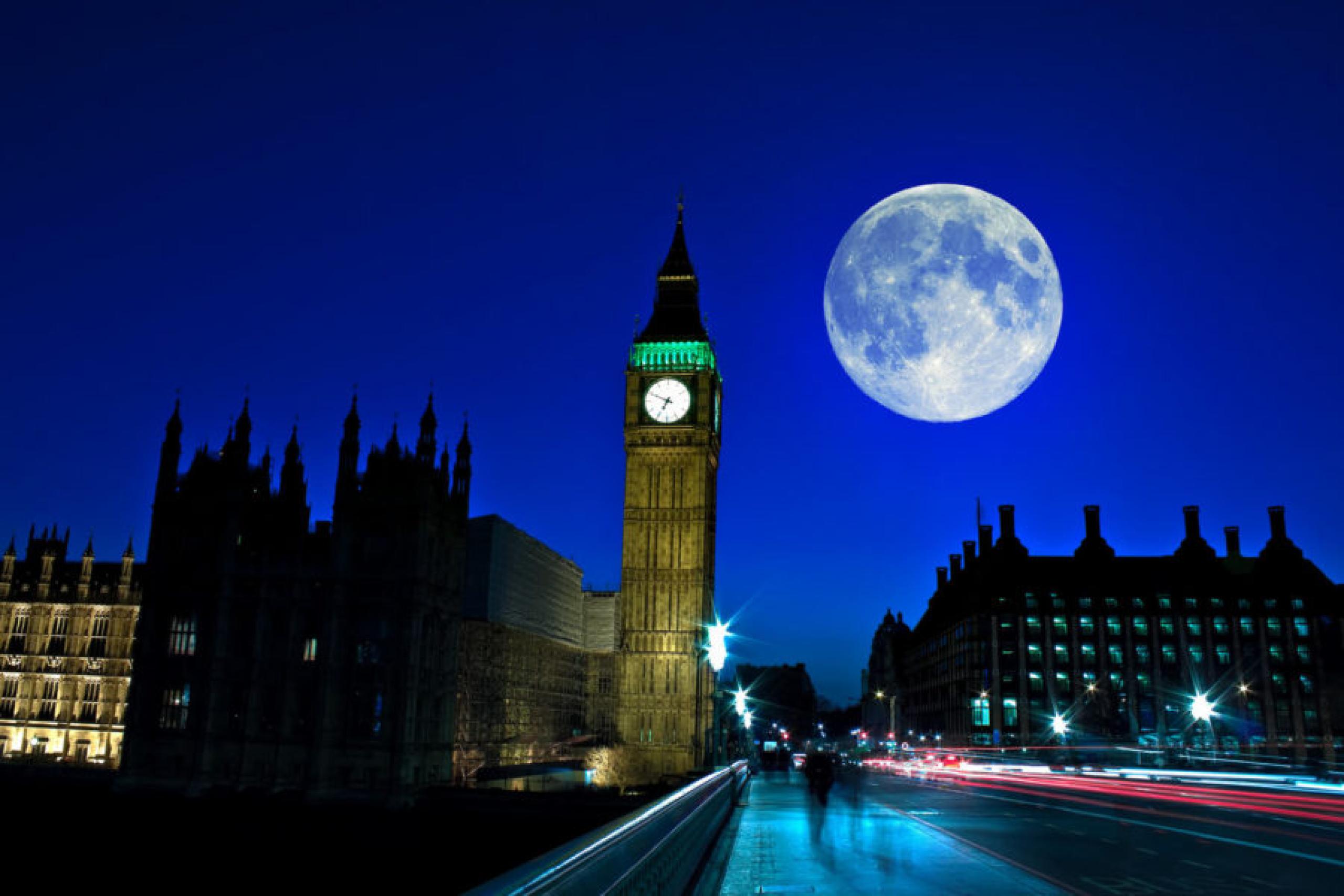 Thames Moonlight 10 Walk | WWF