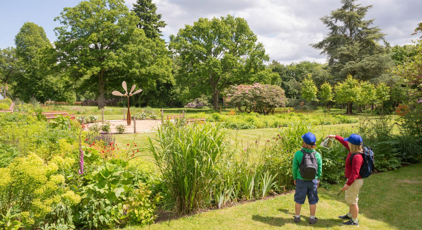 WWF-UK Green Ambassadors Garden Party, Monksfield House, Tilford ...