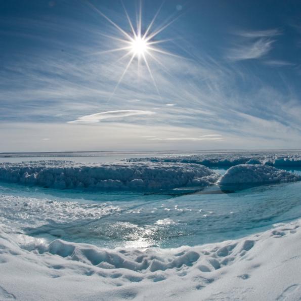 The icy waters of the Arctic of the north pole | WWF